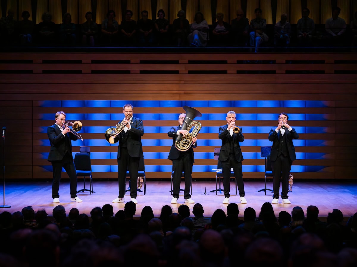 SUPERSTAR RETURNS TO CANADIAN BRASS - Canadian Brass